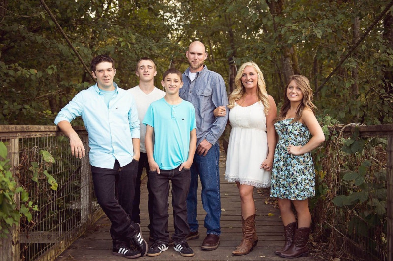 Fundraiser for Rhonda Meadows by Sandy Kelly : Rhonda, Josh & family ...