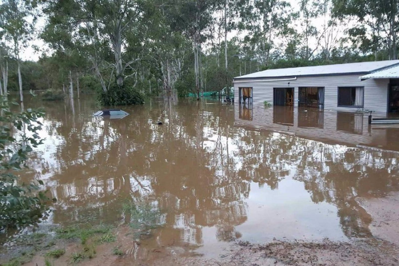 Fundraiser by Deb Anassis : Anna & Rassie - Flood Rebuild