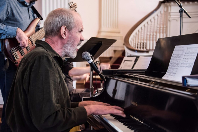 Fundraiser for Gordon Kent by Jen Hayman : Gordon Kent's piano comes to ...