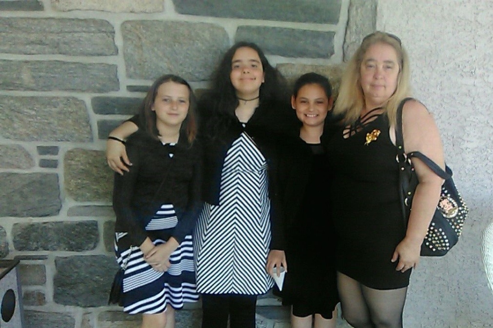 Fundraiser for Laura Selfridge by Victoria Kereszi : A Home For Joe's Girls