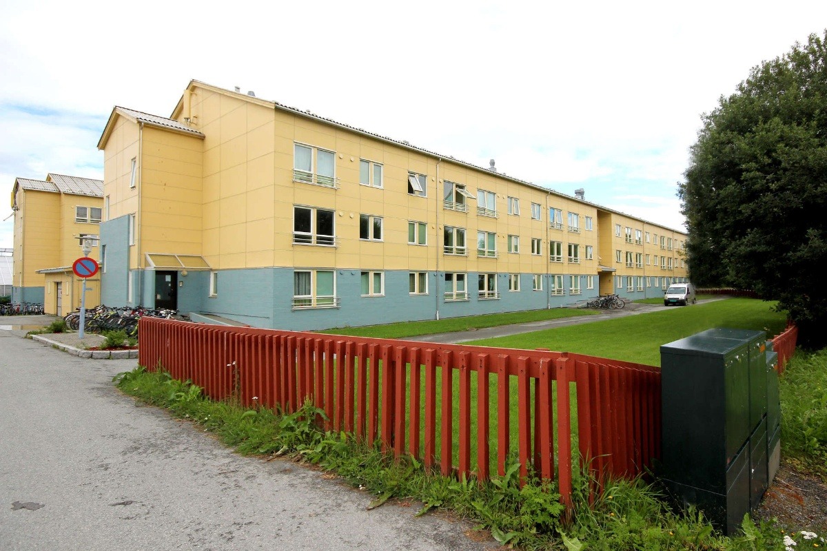 Fundraiser by Charlie Cousens : Poor student trying to survive