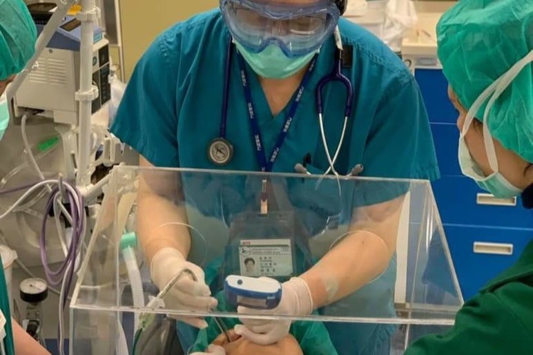 Fundraiser by Howard Smith : Intubation Boxes - covid patients