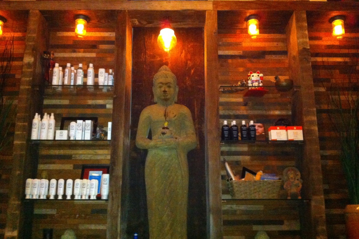 Fundraiser by Eri Higuchi : Help us to keep SalonDEWI alive for Eri