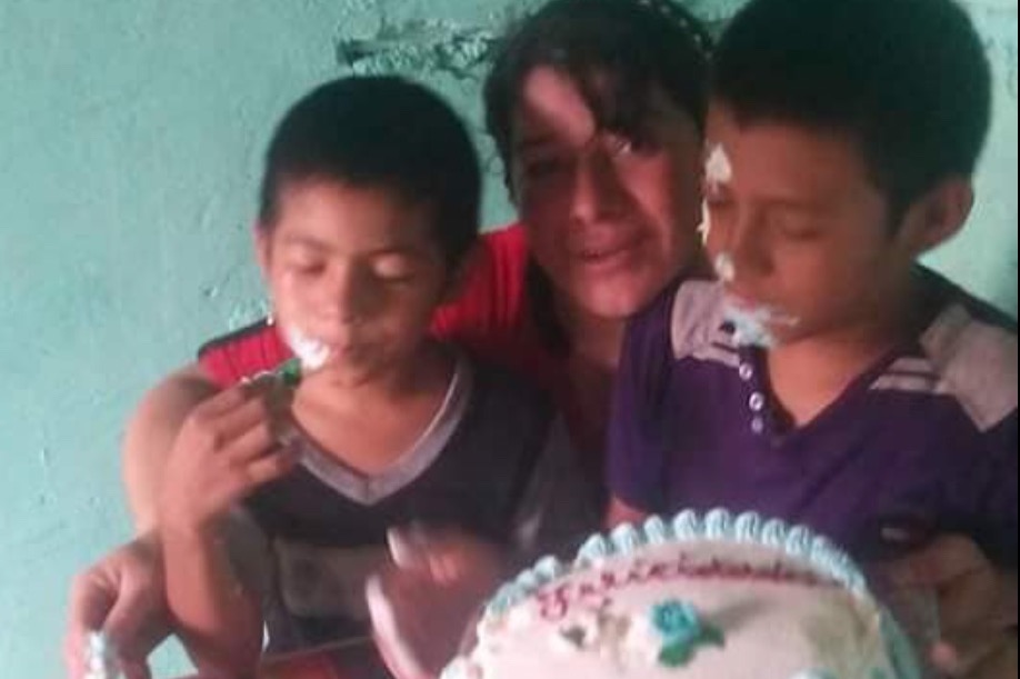 Fundraiser by Ingrid Chapman : Reunite Mirna's Family #NoKidsInCages