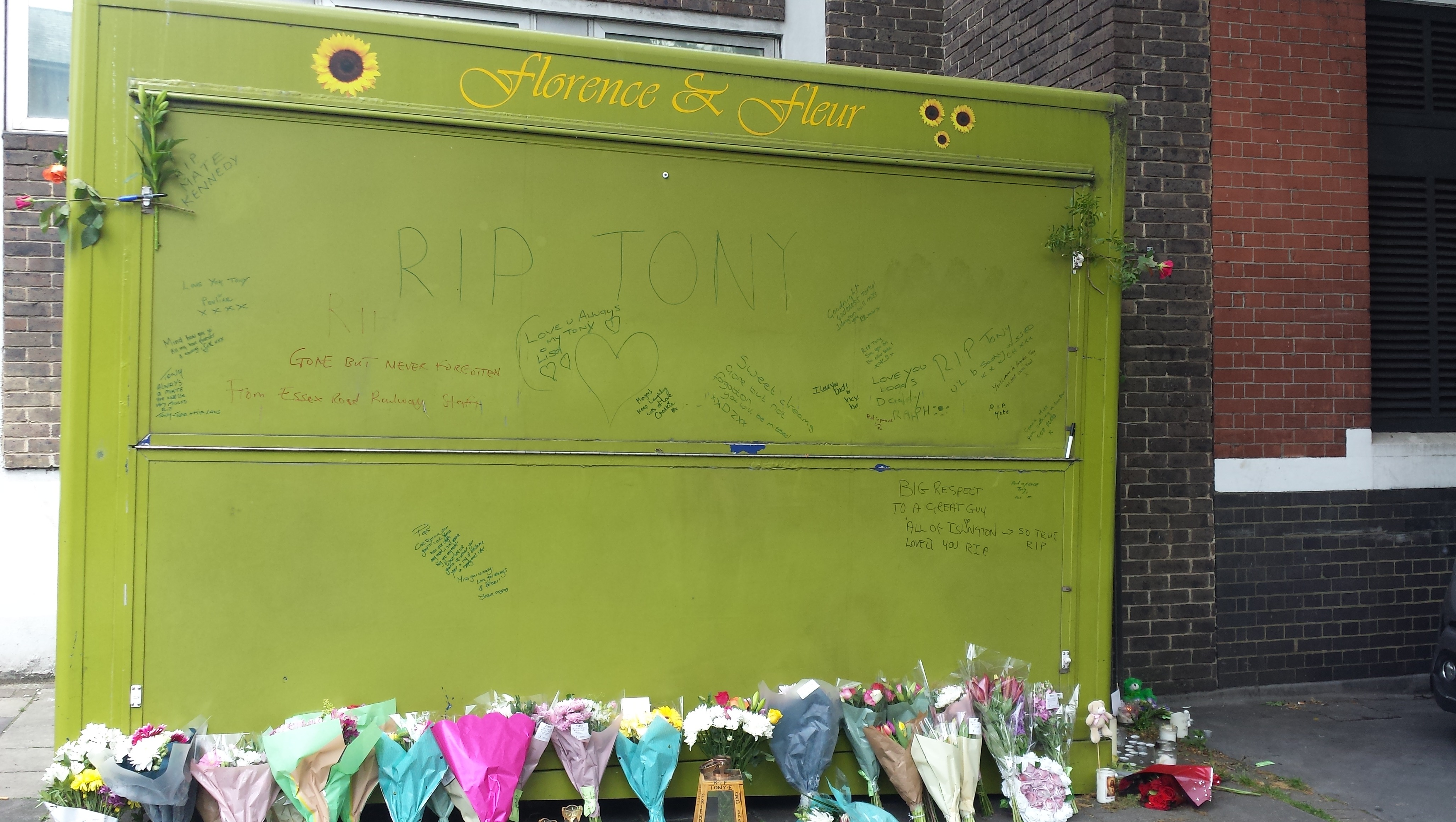 Fundraiser for Ellen Maggs by Mark Kennedy : Tony's Flowers Essex Road