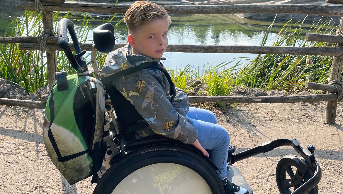 Fundraiser by Lilian Mulder : Help Valentijn aan een rolstoelbus