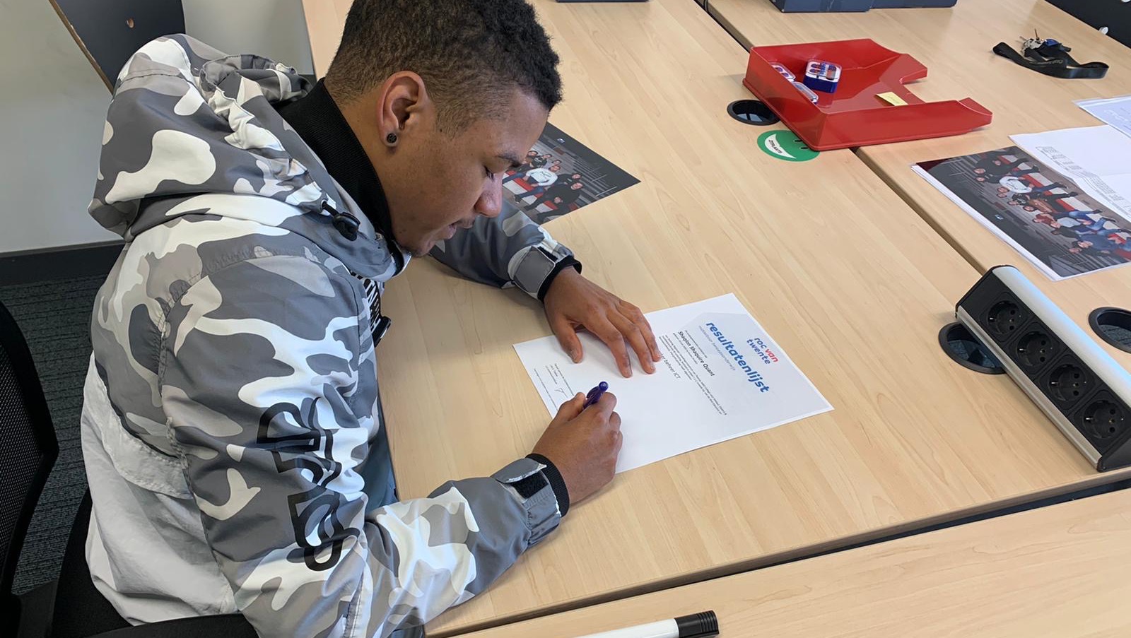 Fundraiser by Shaqion Quant : Help me by my laptop for school projects