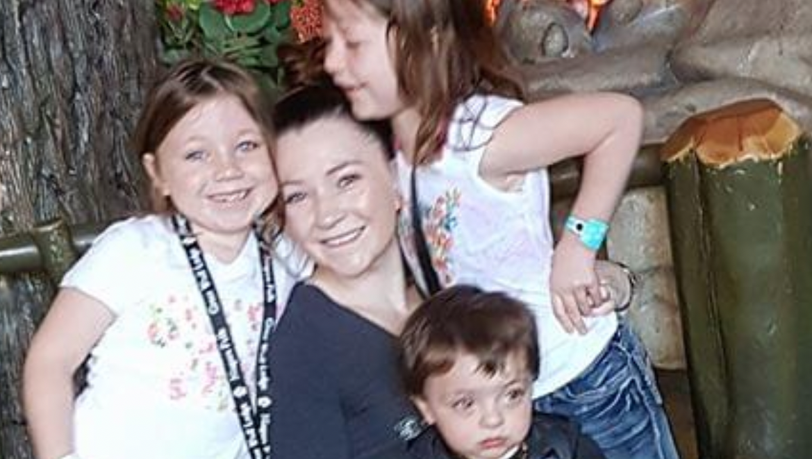 Fundraiser for Tina Woolacott by Amber Sullivan : Help crissys kids and ...