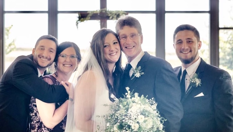 Fundraiser by Kim Leinen : Support for the Esser Family