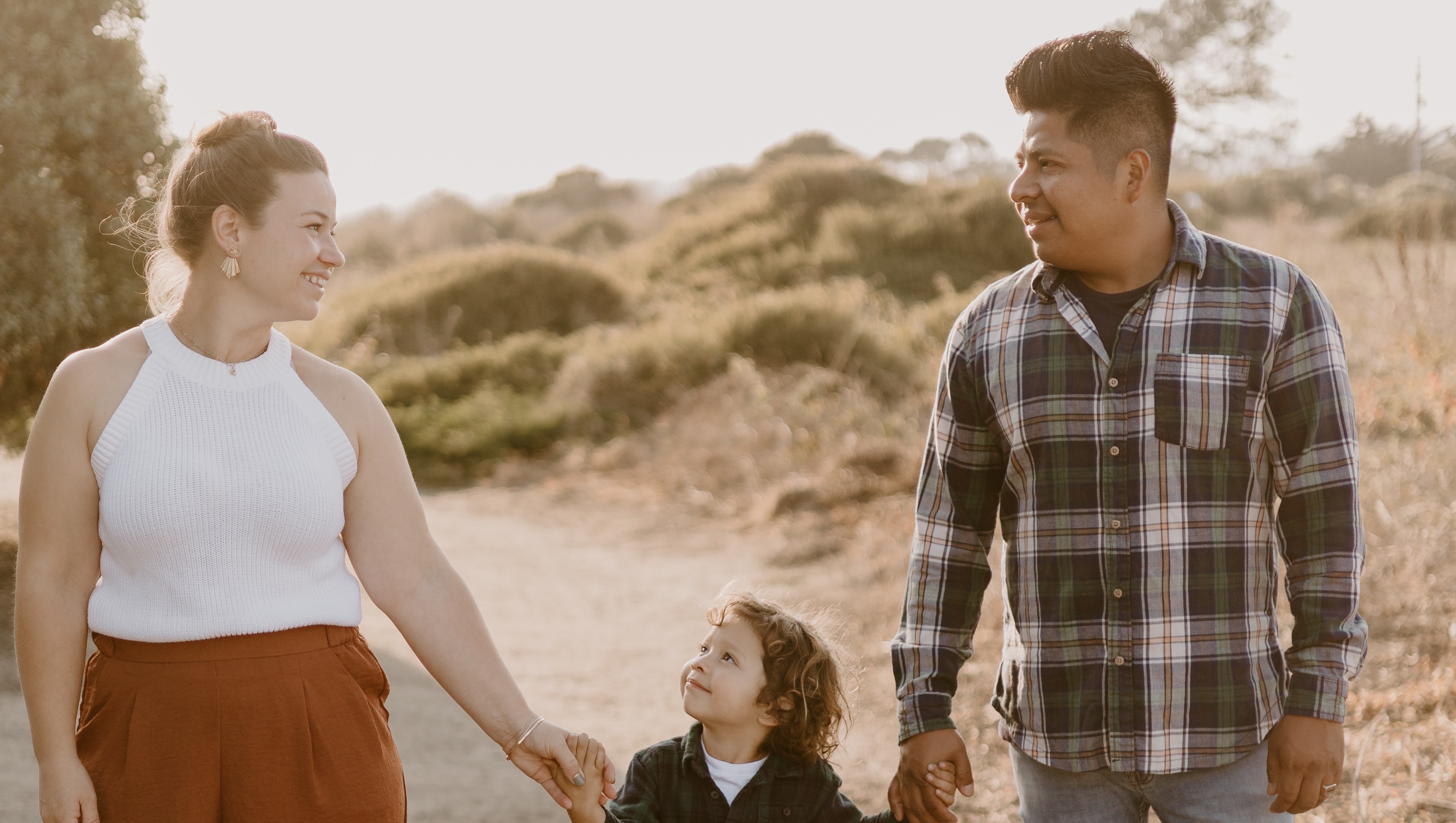 Fundraiser by Rhiannon Saunders : Get the Luz de Luna Family back together