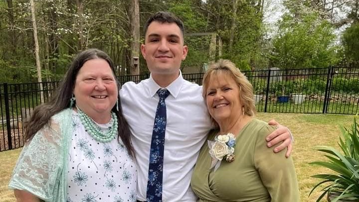 Fundraiser by Alyssa Kennedy : Help support Carolyn's family