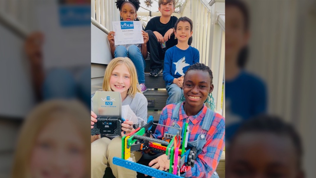 Fundraiser by Ryan Daza : Glowing Chicken's Fund to Robotics Championship!