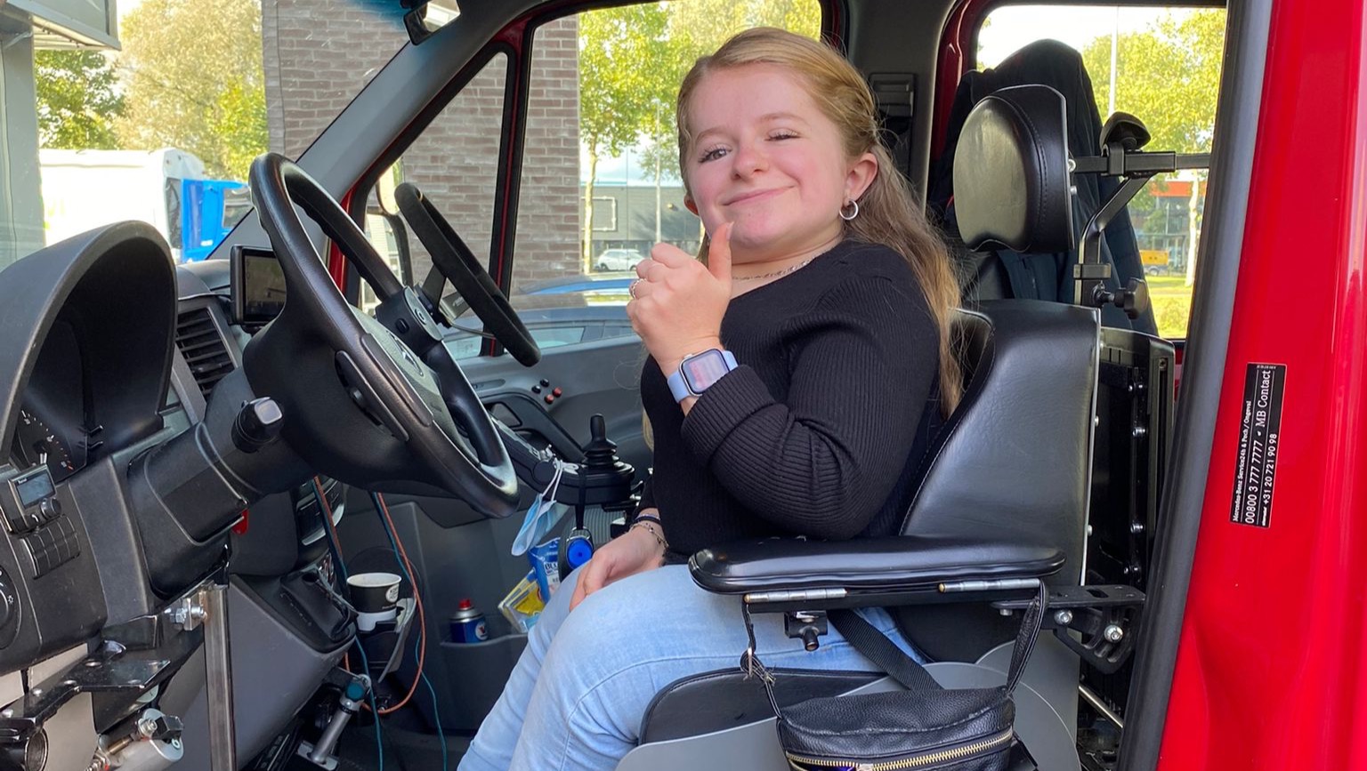 Fundraiser by Nikki Van Der Rijst : Help Nikki aan een rijbewijs