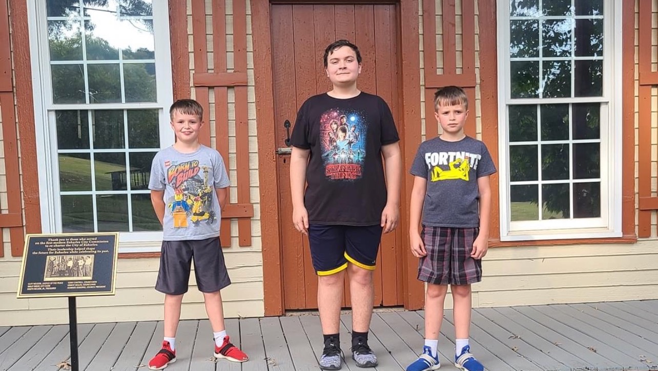Fundraiser for Brandon Meeks by Adam Parson : Meeks’ Family House Fire Fund