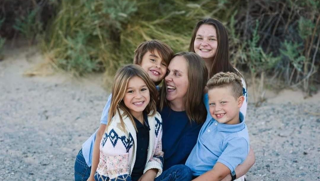 Fundraiser for Sara Wallin by Cara Randles Hayley : Mother of 4 needs ...