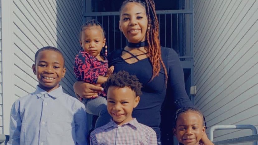 Fundraiser for Roneka Holt by Rashada Holt : Family of 5 lost home to fire