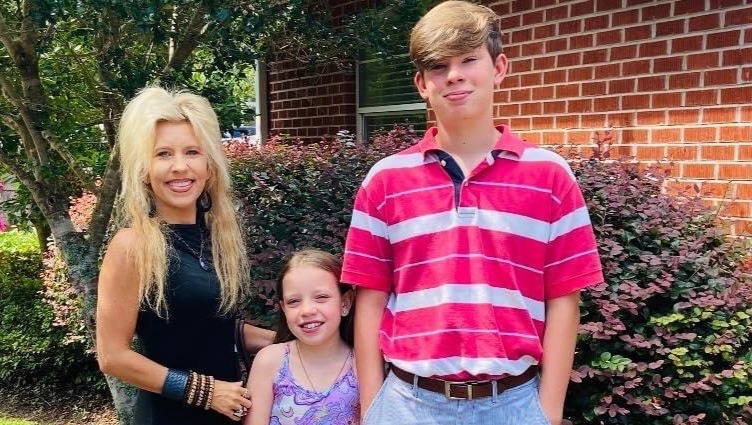 Fundraiser for Angela Cook by Emily Warren : Angela Case Medical Expenses