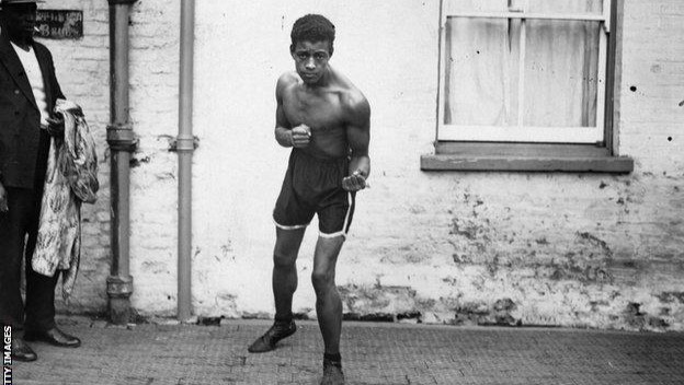 Fundraiser by Marcus Barnett : Manchester Needs a Len Johnson Statue