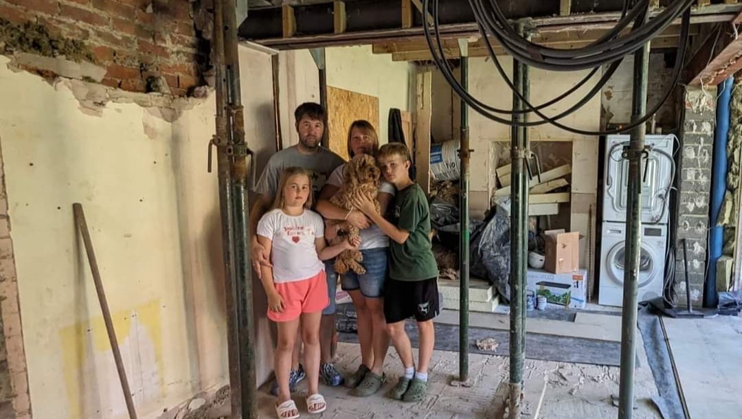 Fundraiser for Matthew Groom by Eleanor Townsend : Fix the Grooms' house