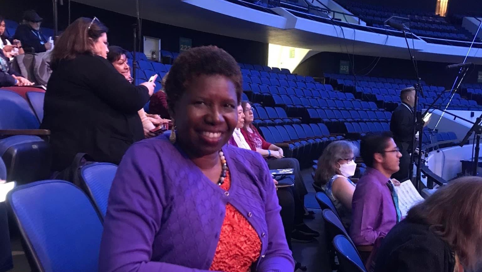 Fundraiser for Vida Floyd by John Carraby : Vida’s Emergency Shelter Fund