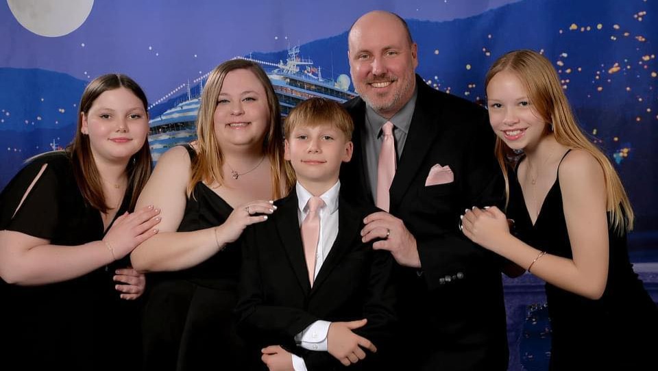 Fundraiser for Damon Warren by Daniel Blair : Emily Warren