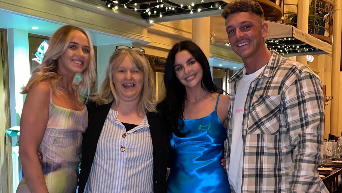 Fundraiser for Hannah Jowle by Danielle Muir : Julie and Family