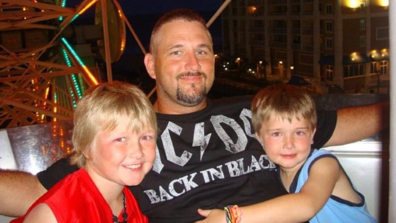 Fundraiser by Samuel Roach : Help lay kevin to rest ️