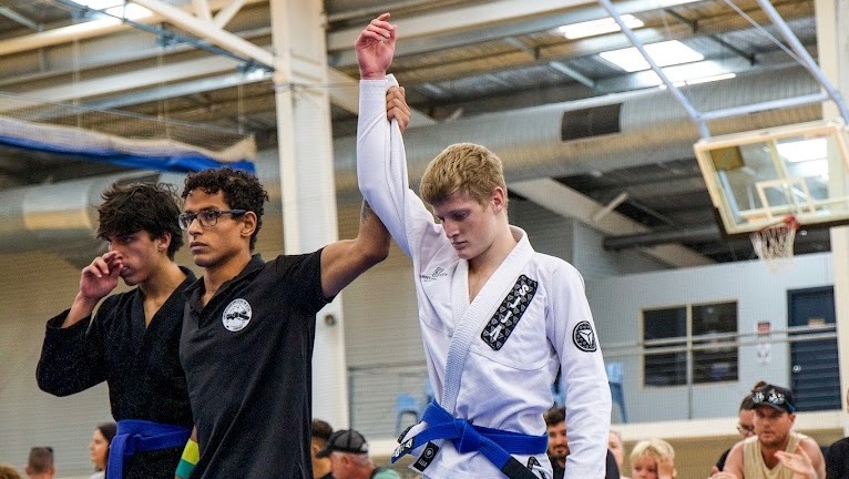 Fundraiser for Emma Clewlow by Travis Morgan : Coach Travis to the worlds