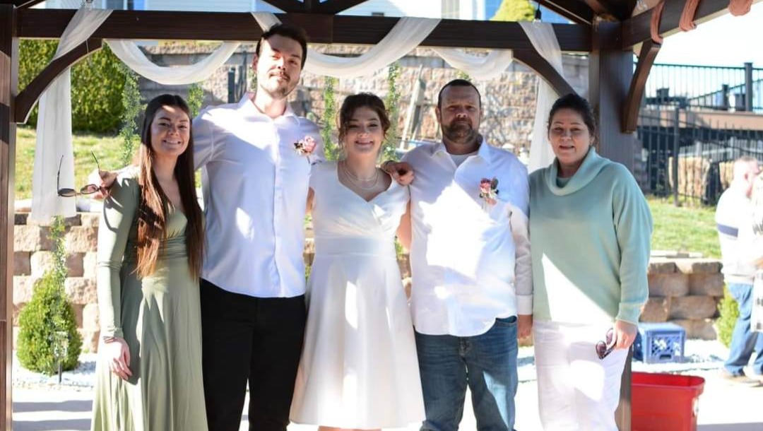 Fundraiser by Zachary Tebeau : Jodi Losh & The Losh Family