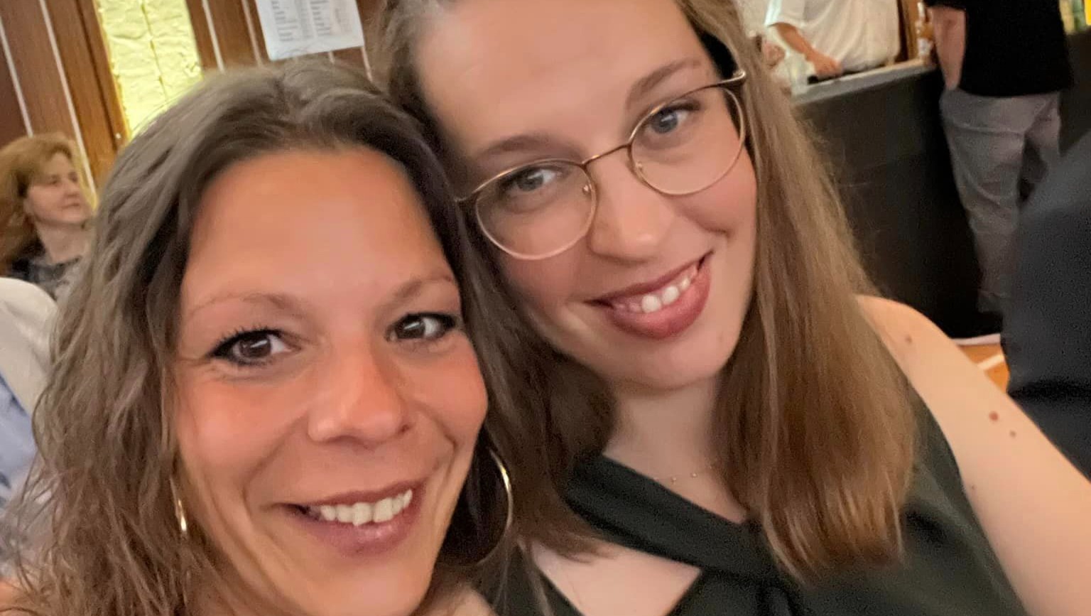 Fundraiser for Uwe Riches by Nicole Mathis : Taryn´s funeral - little ...