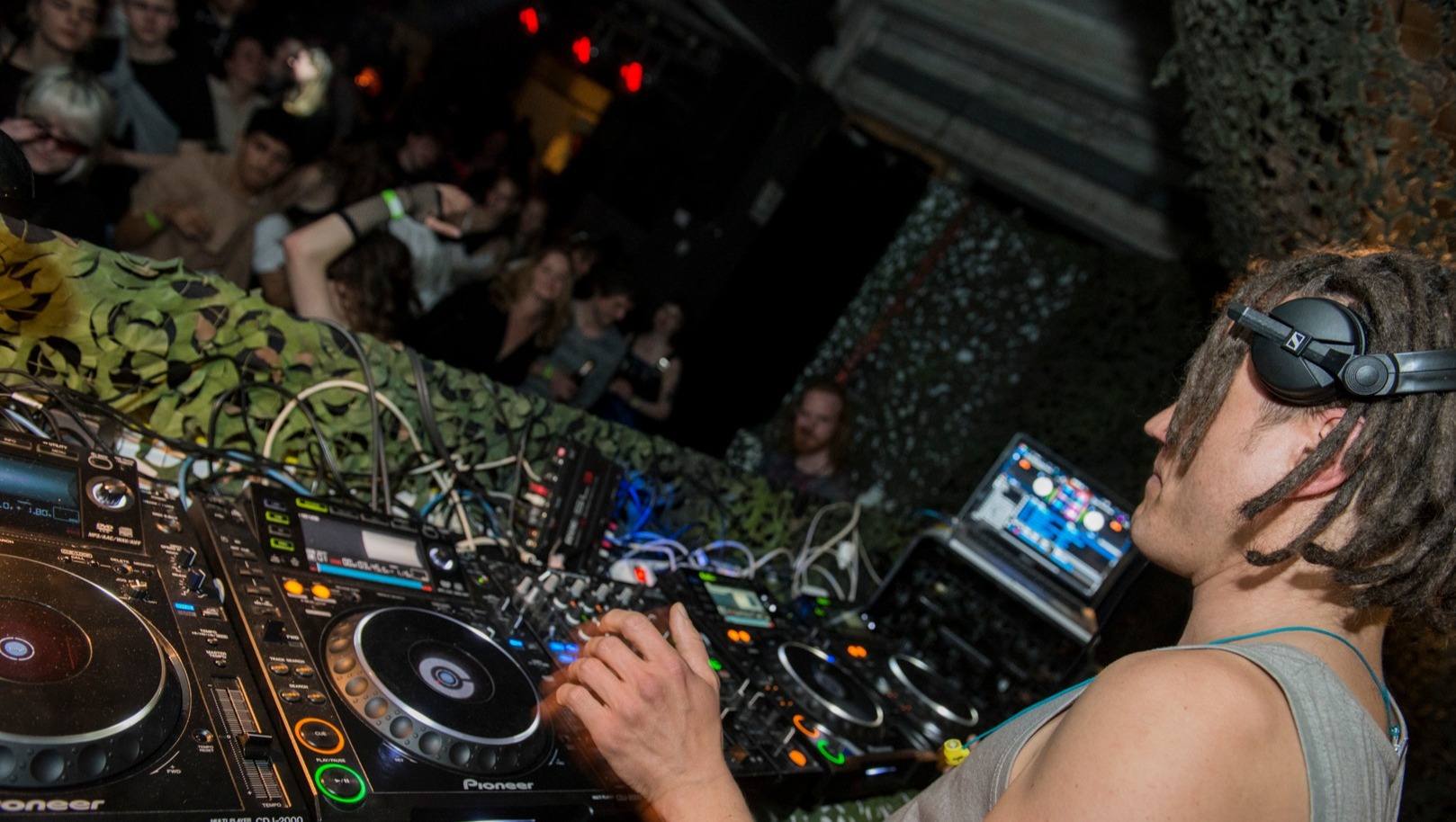 Fundraiser by r van der Helm : UNDERGROUND RAVE DJ SUPPORT