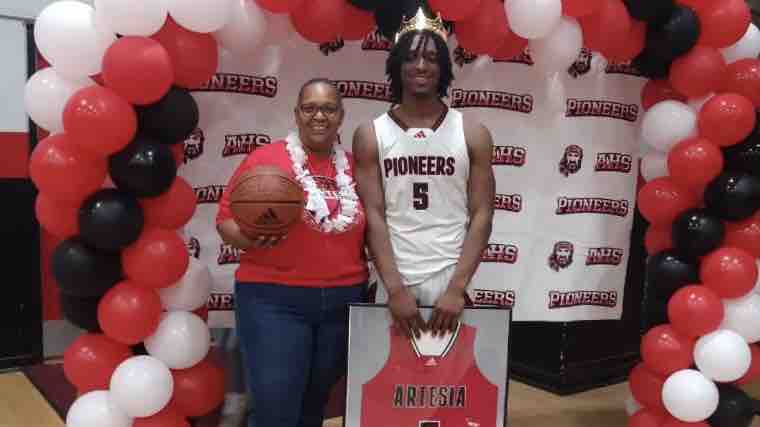 Fundraiser by Zion Staples : Struggling to afford college
