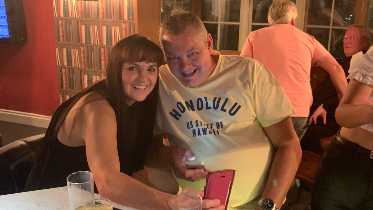 Fundraiser for Stuart Lomas by The Hoy : Donna east