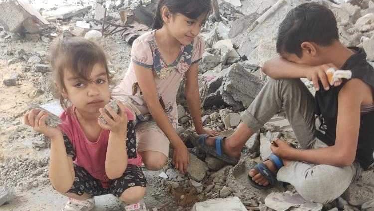 Fundraiser by April Allard : Help Raafat & his 8 children get food in Gaza