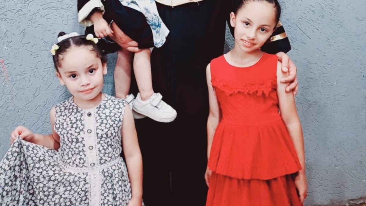 Fundraiser by Mémo Turkey : Help the Lin family get out of the war.