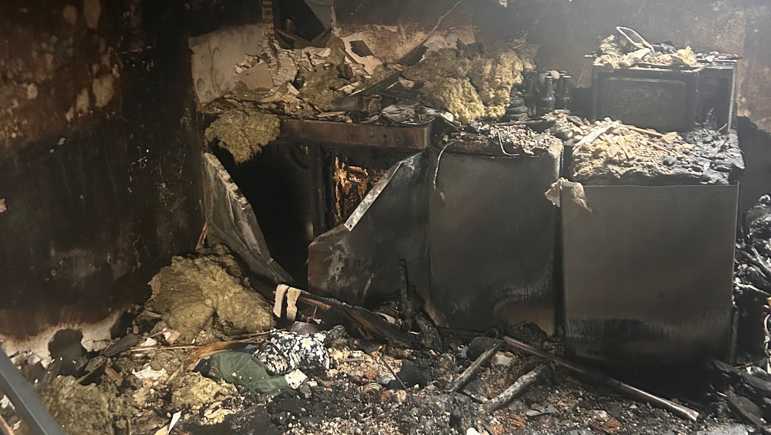 Fundraiser by Hannah Maslen : Sister Flat Burned Down