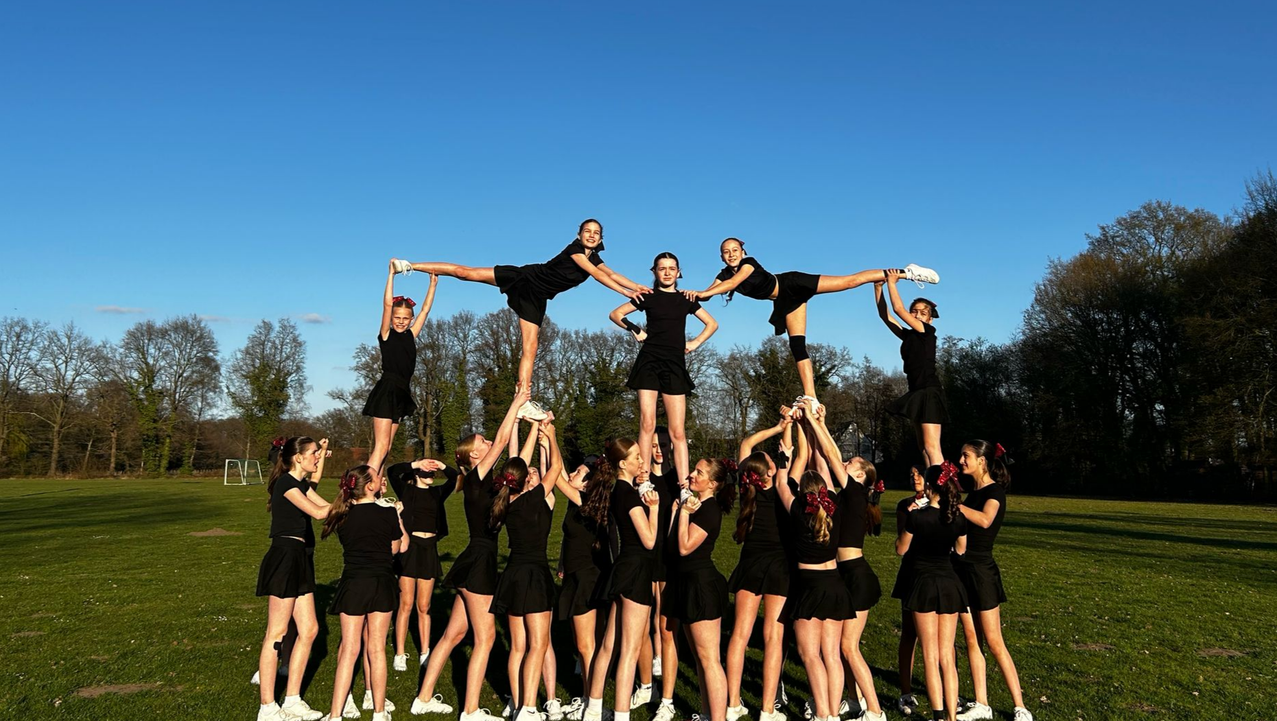Fundraiser by Red Angels : Uniformen - Red Angels Cheerleader