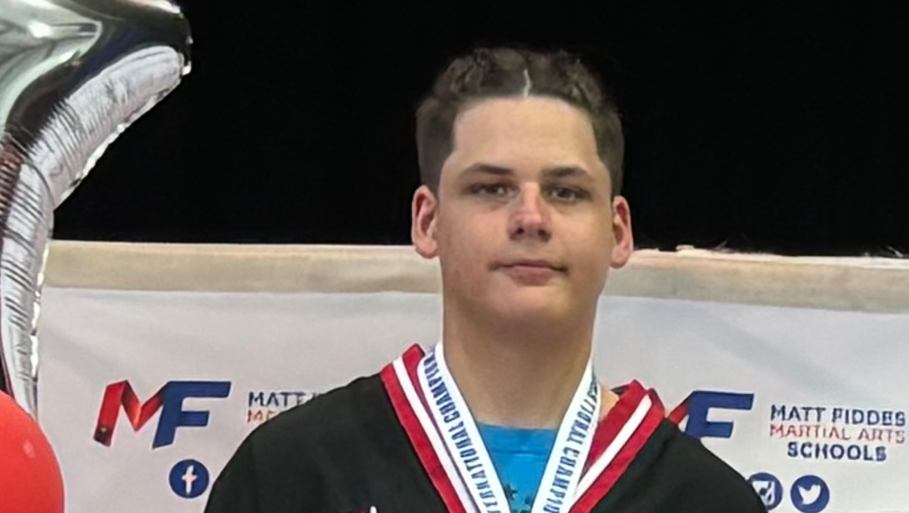 Fundraiser by Orietta Essery : Help Eli get to England