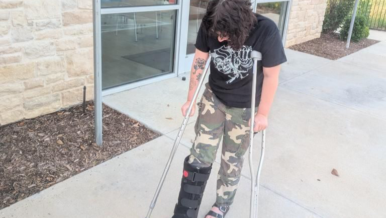 Fundraiser by Anastasia Grove : Temporary Help Needed After Injury