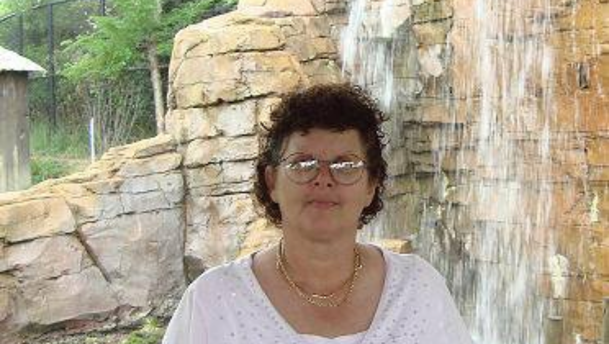 Fundraiser by Samantha Robinson : Support Vicki Robinson's Final Farewell