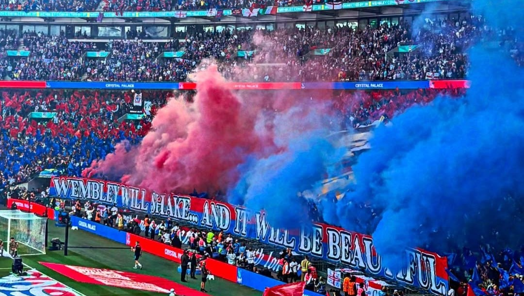 Fundraiser by Holmesdale Fanatics : Palace Fans Forest (H) Display