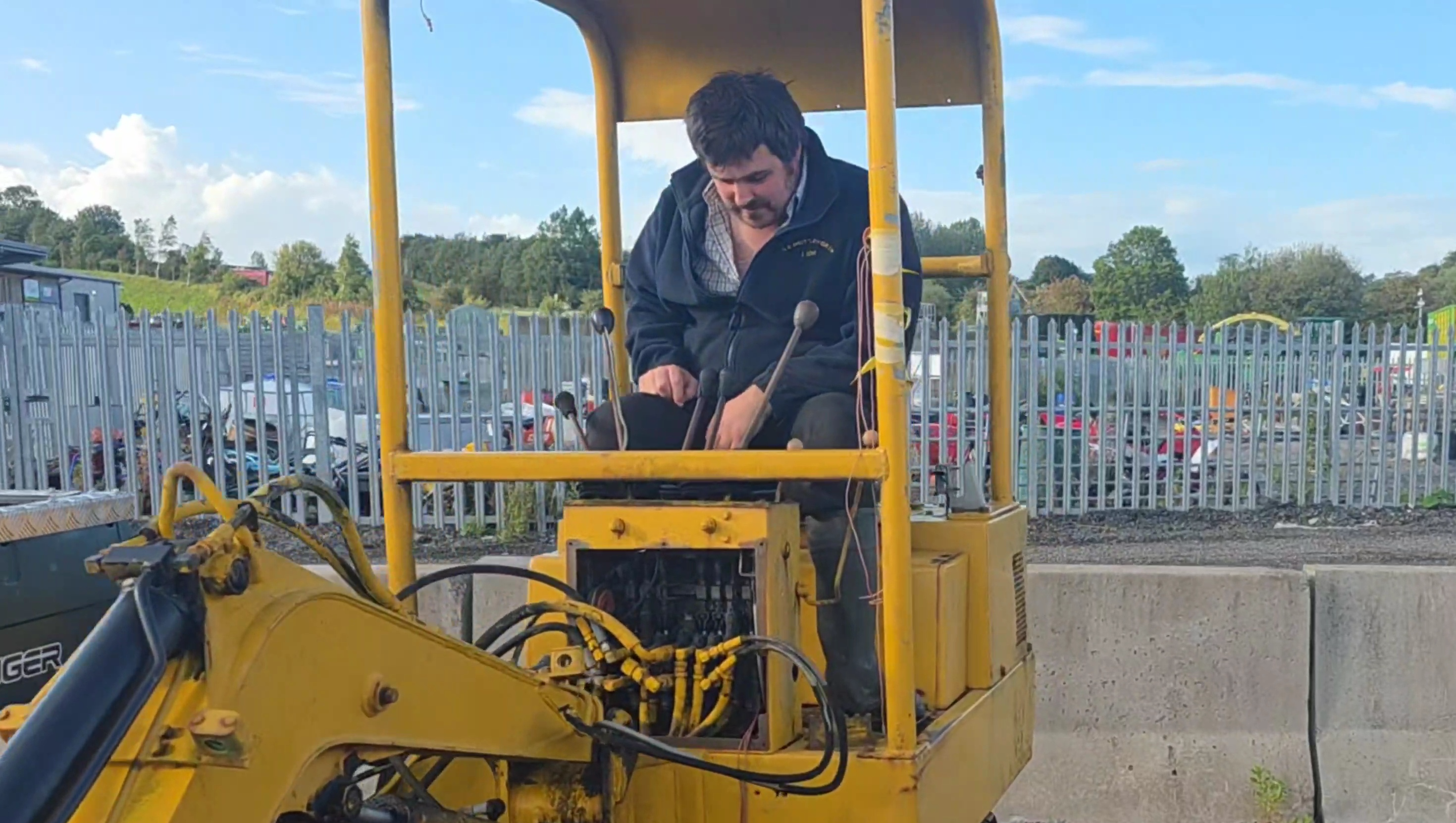 Fundraiser by Sam Shutt : Olivers digger fund