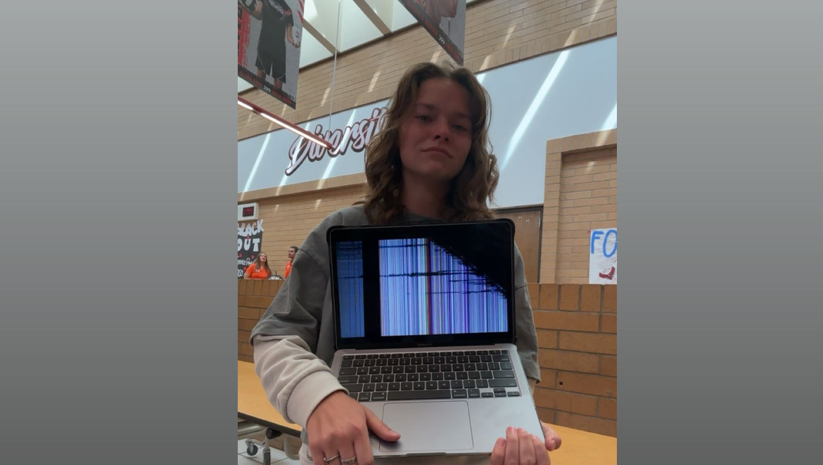 Fundraiser by Hailey Reyes : Broken laptop, help Janey Mitchell