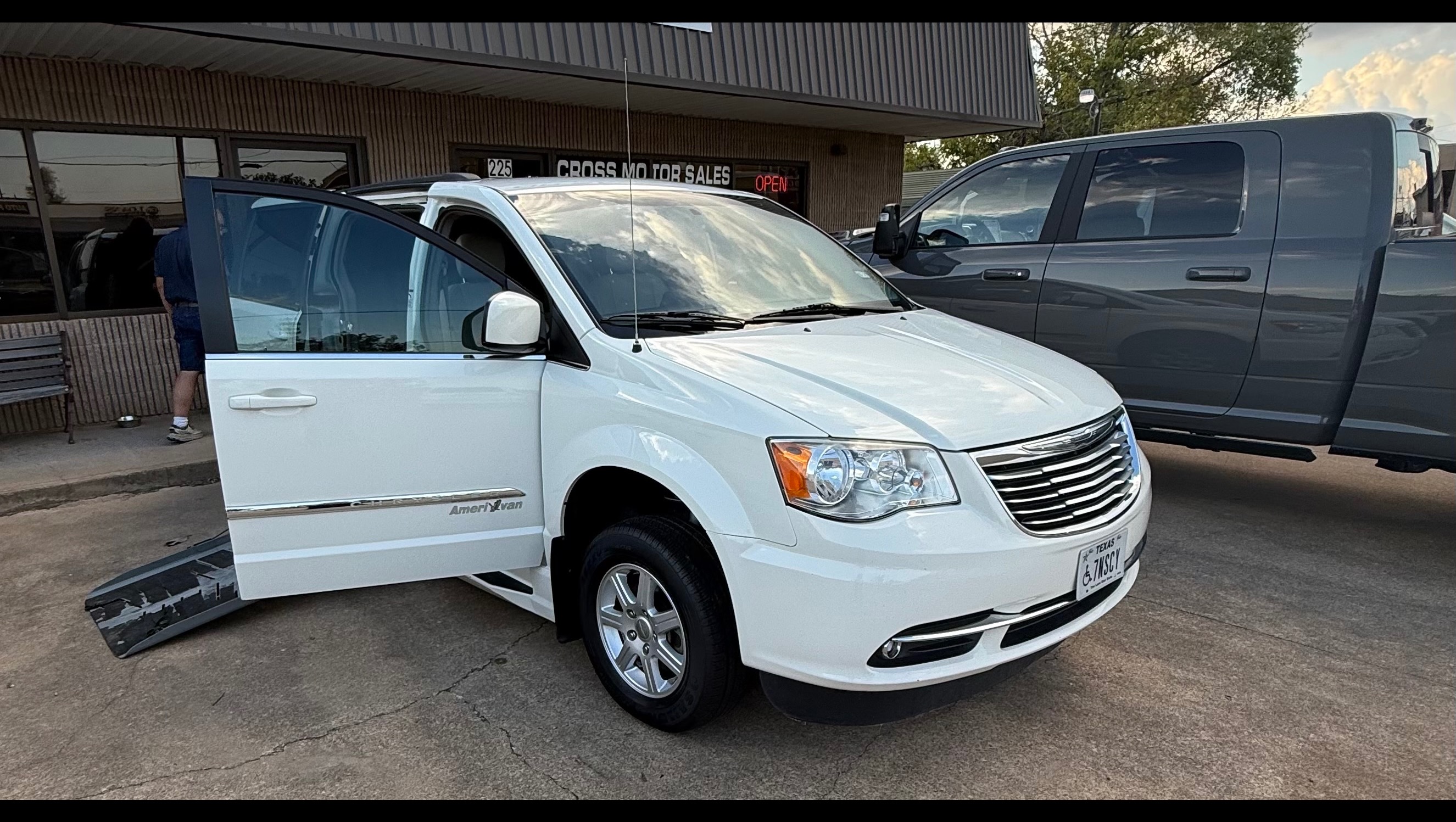 Fundraiser by Andi Hinton : Help for the Hernandez family!