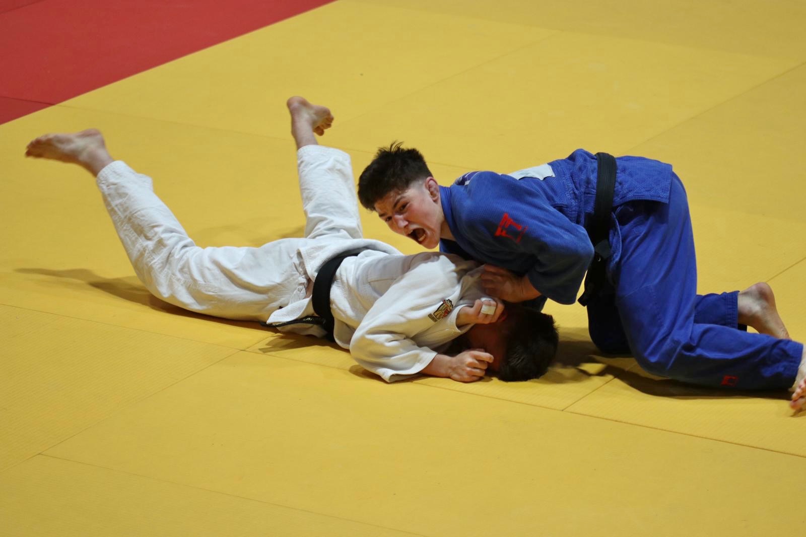 Fundraiser by Luke Thomson : Help support my judo training trip to Japan!